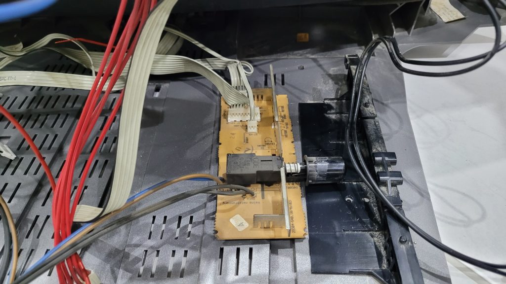 Repairing an old CRT display that has hiccups / goes in standby mode